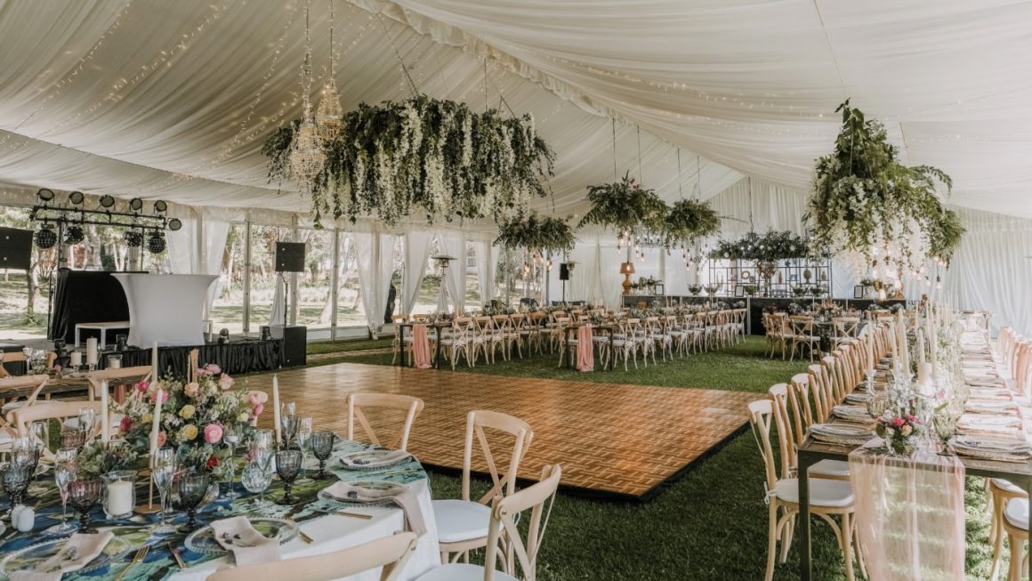 Décorer une salle des fêtes : idées simples et effet garanti