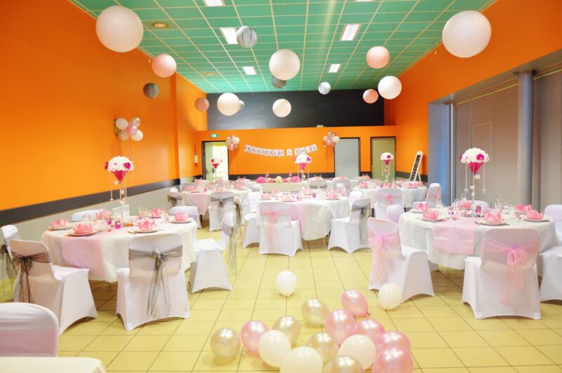Décorer une salle des fêtes : idées simples et effet garanti